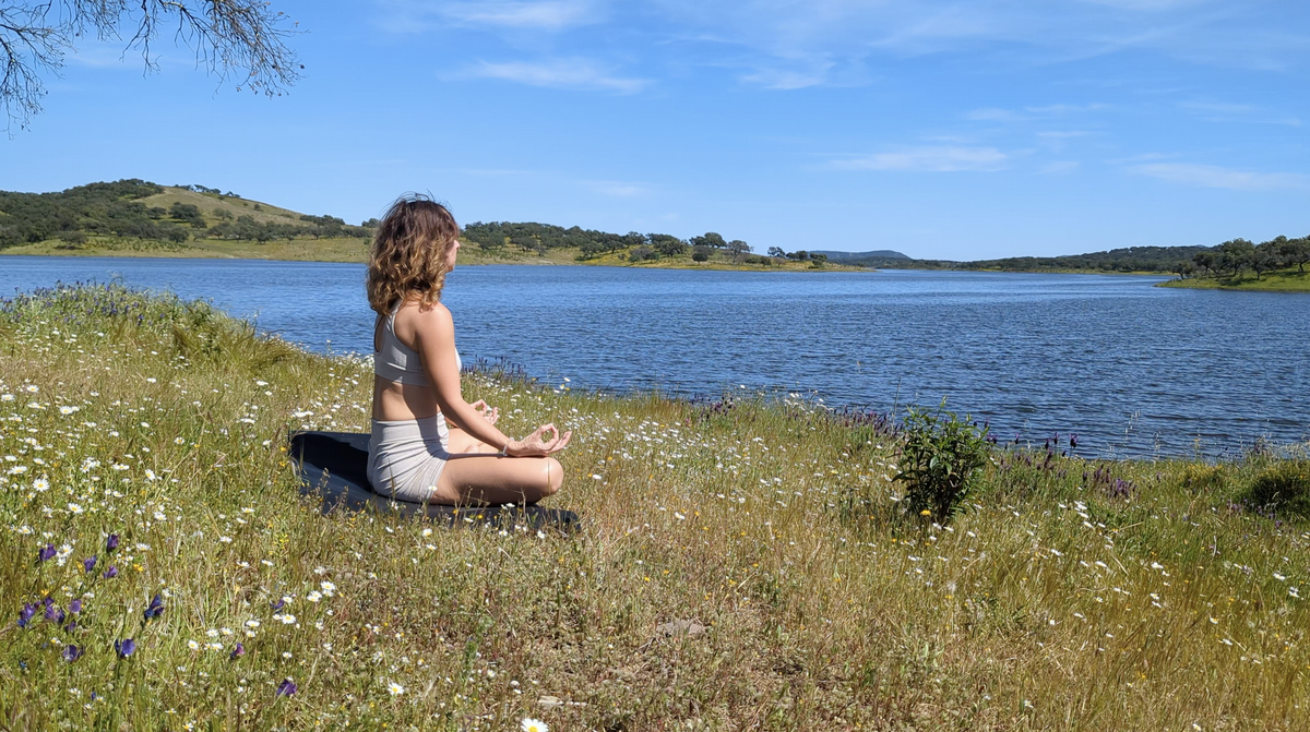 How to Meditate in Nature: Grounding Practices Outdoors | Nomadic Days